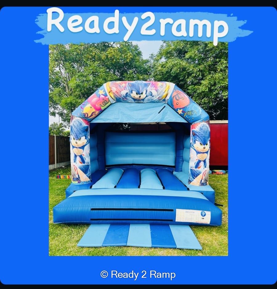 Sonic (Blue) Bouncy Castle Size: 13ft Wide x 18ft Long x 9.5ft High ...